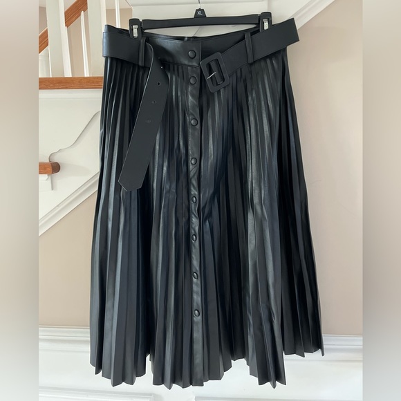 VENUS | Skirts | Venus Black Pleated Midi Skirt | Poshmark